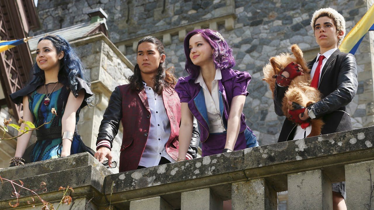 Descendentes 2: Críticas AdoroCinema